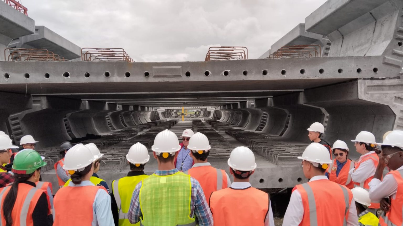 Estudiantes de Ingeniería Civil de la UTP visitan los avances del Metro ...