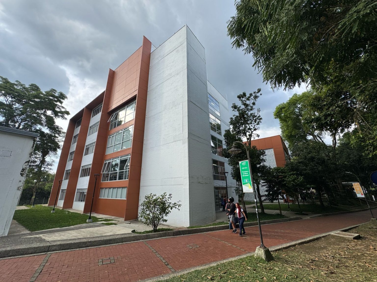 La UTP impulsa un Centro de Certificación para fortalecer la formación ...