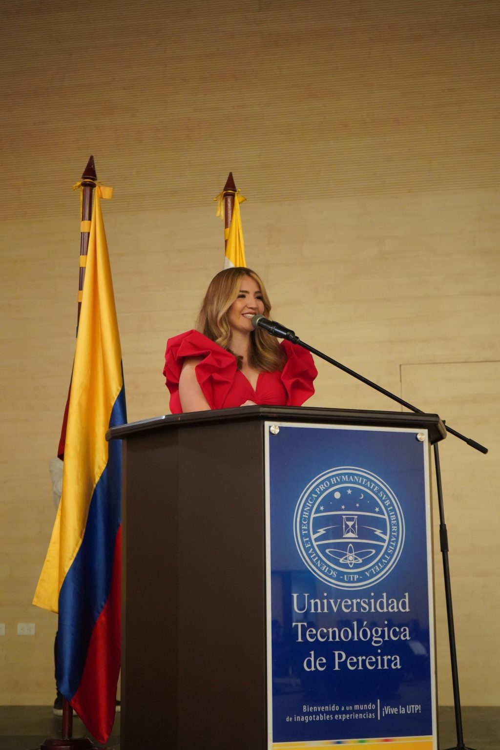 Emotiva ceremonia de grados en la UTP: El rector destaca los proyectos ...